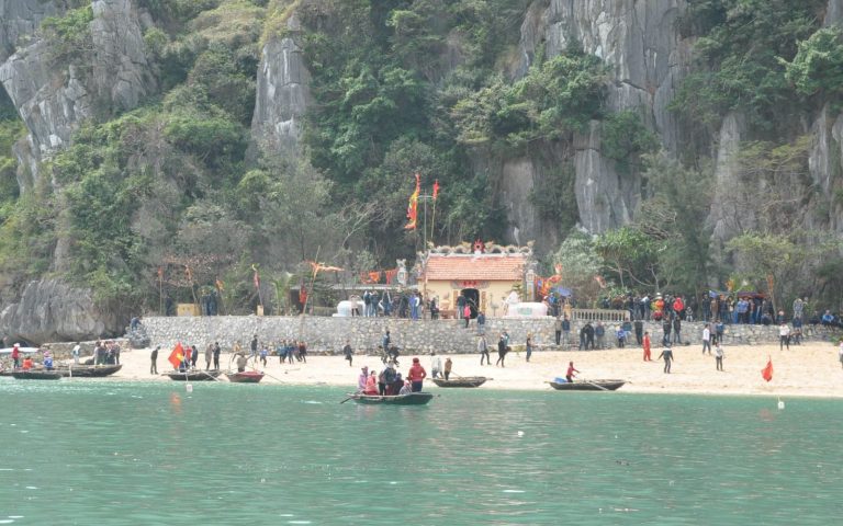 Ba Men Temple in Halong Bay - Lan Ha Bay Cruises